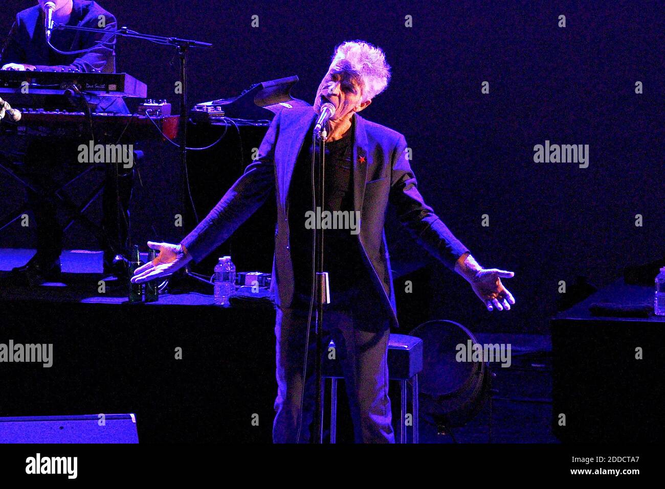 Sade singer hi-res stock photography and images - Alamy