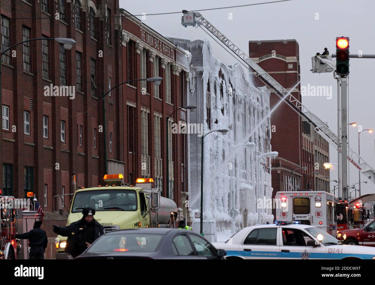 Chicago warehouse fire 2013 hi-res stock photography and images - Alamy