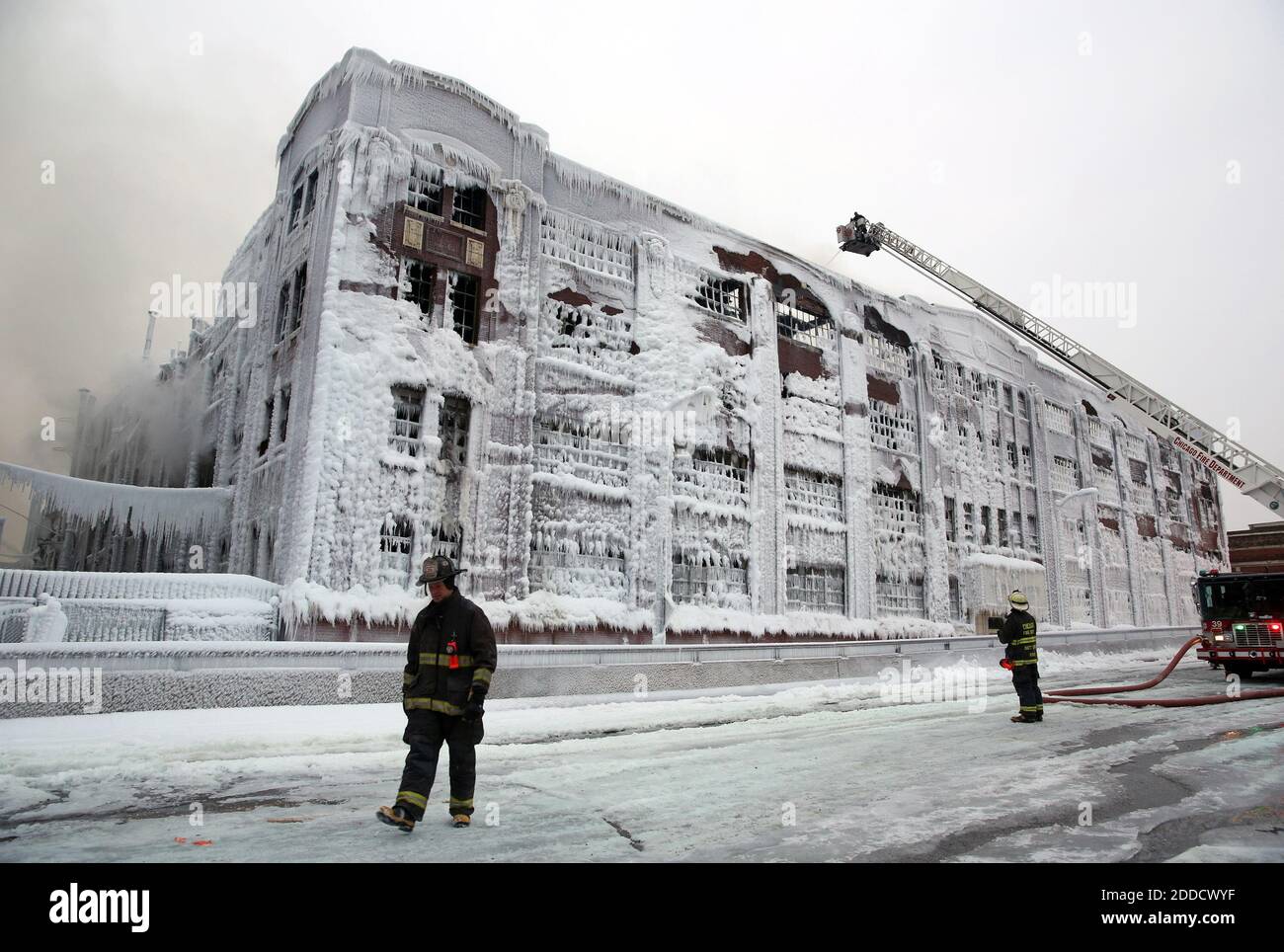 Chicago warehouse fire 2013 hi-res stock photography and images - Alamy