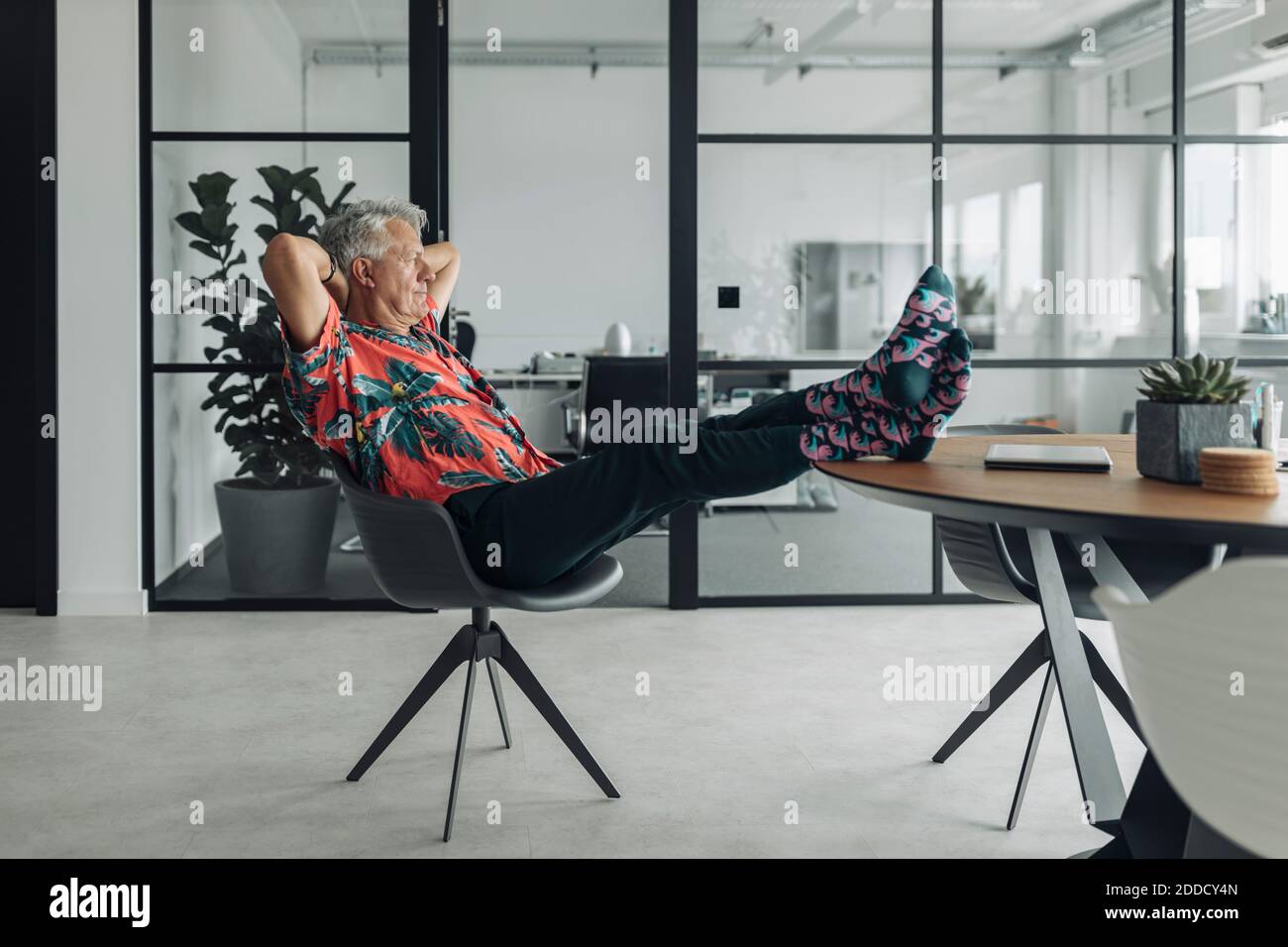 Man standing behind chair hi-res stock photography and images - Alamy