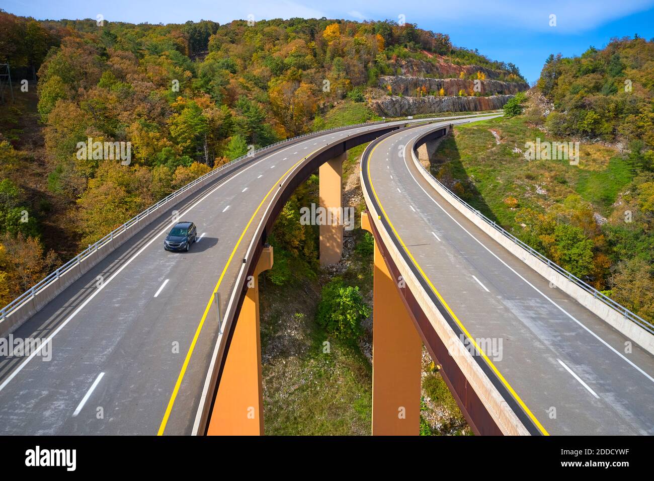 USA, West Virginia, Aerial view of U.S. Route 48 bridge stretching over ...