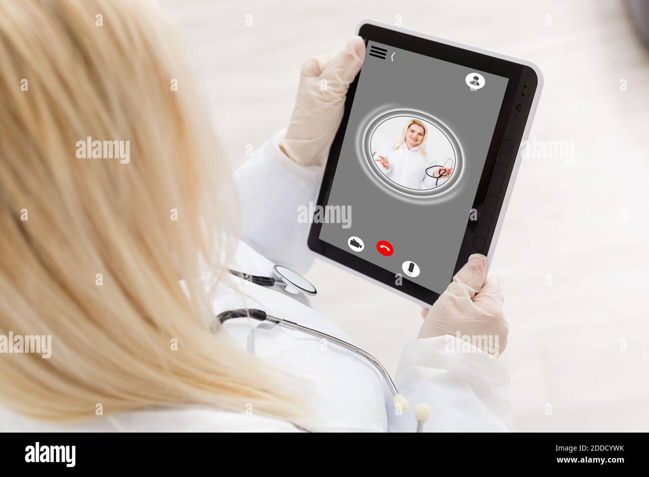 Female on laptop heart screen hi-res stock photography and images - Alamy
