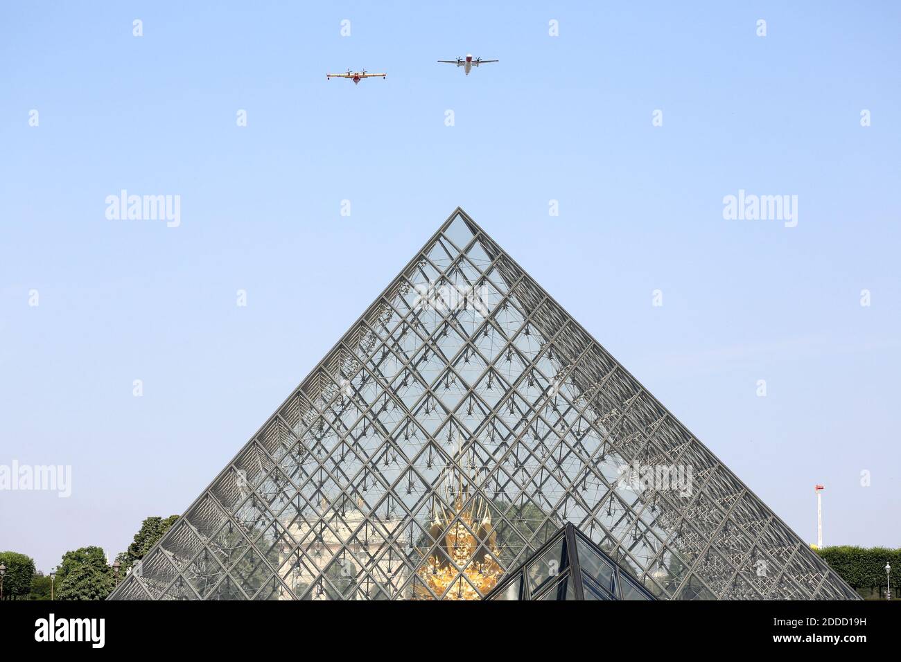 Bastille day parade aerial hi-res stock photography and images - Alamy