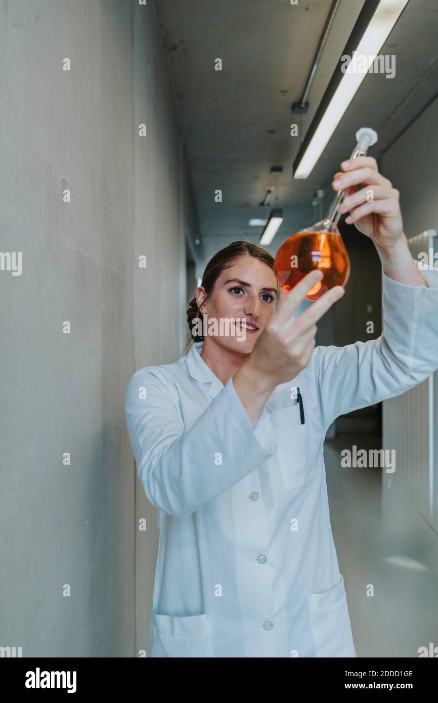 Female solution hi-res stock photography and images - Alamy