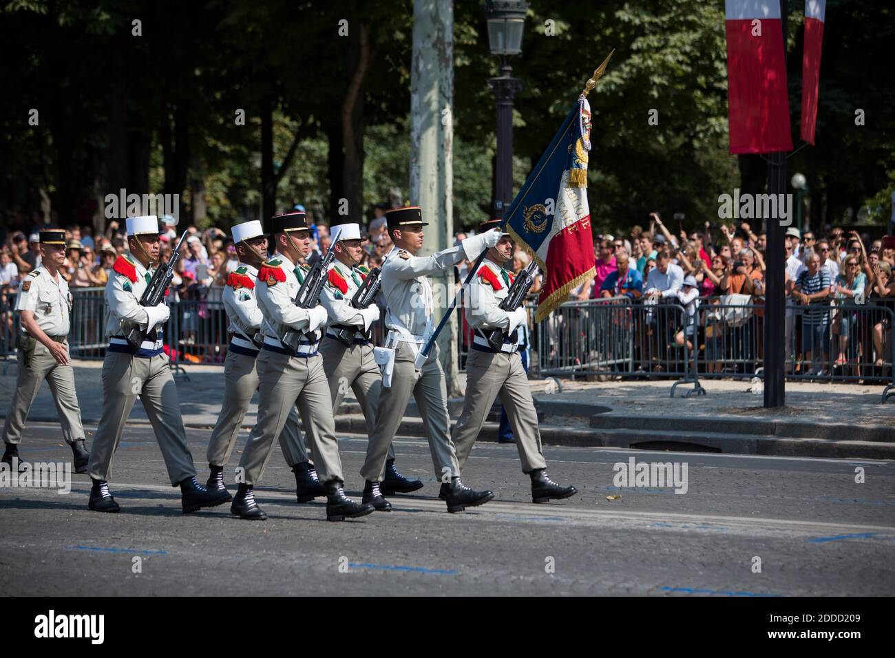 Members of the 2e Regiment Etranger d'Infanterie de la Legion Etrangere ...