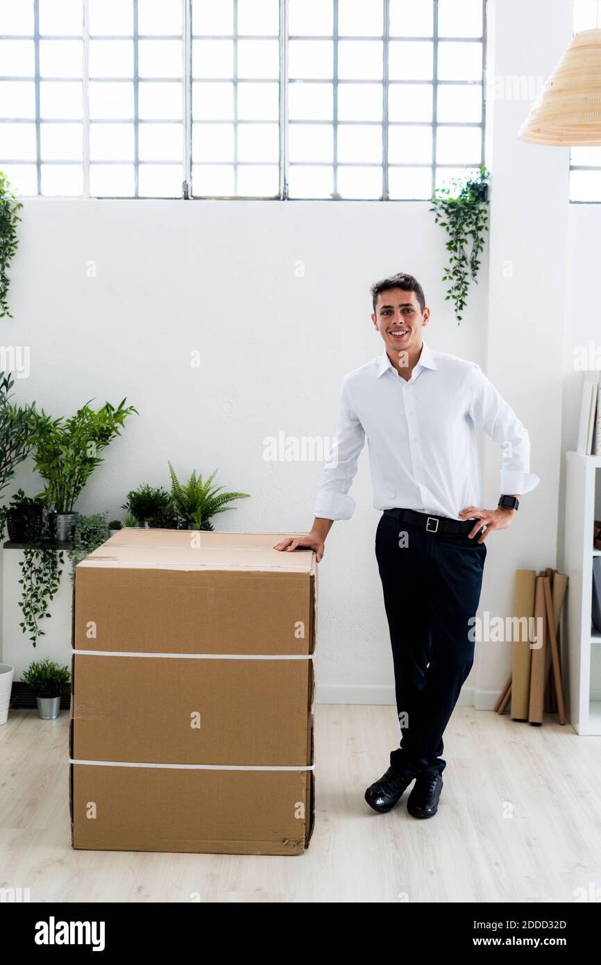 Box with legs hi-res stock photography and images - Alamy