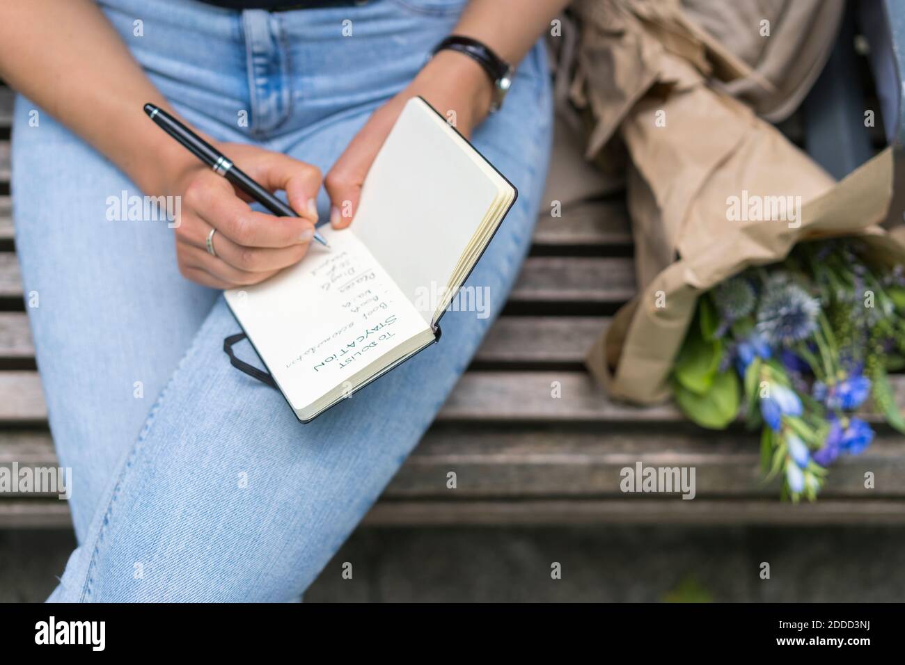 Bench note hi-res stock photography and images - Alamy