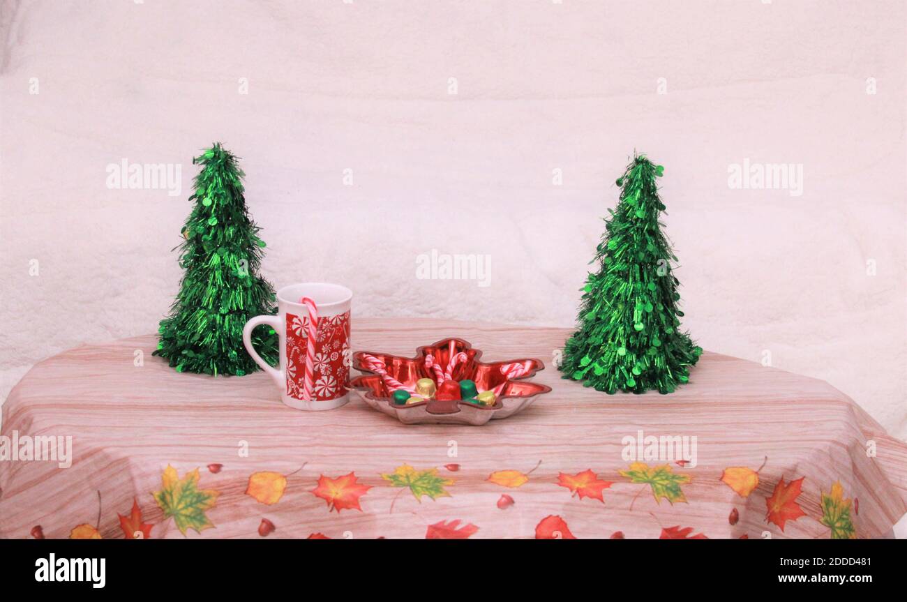 Set christmas candy canes hi-res stock photography and images - Alamy