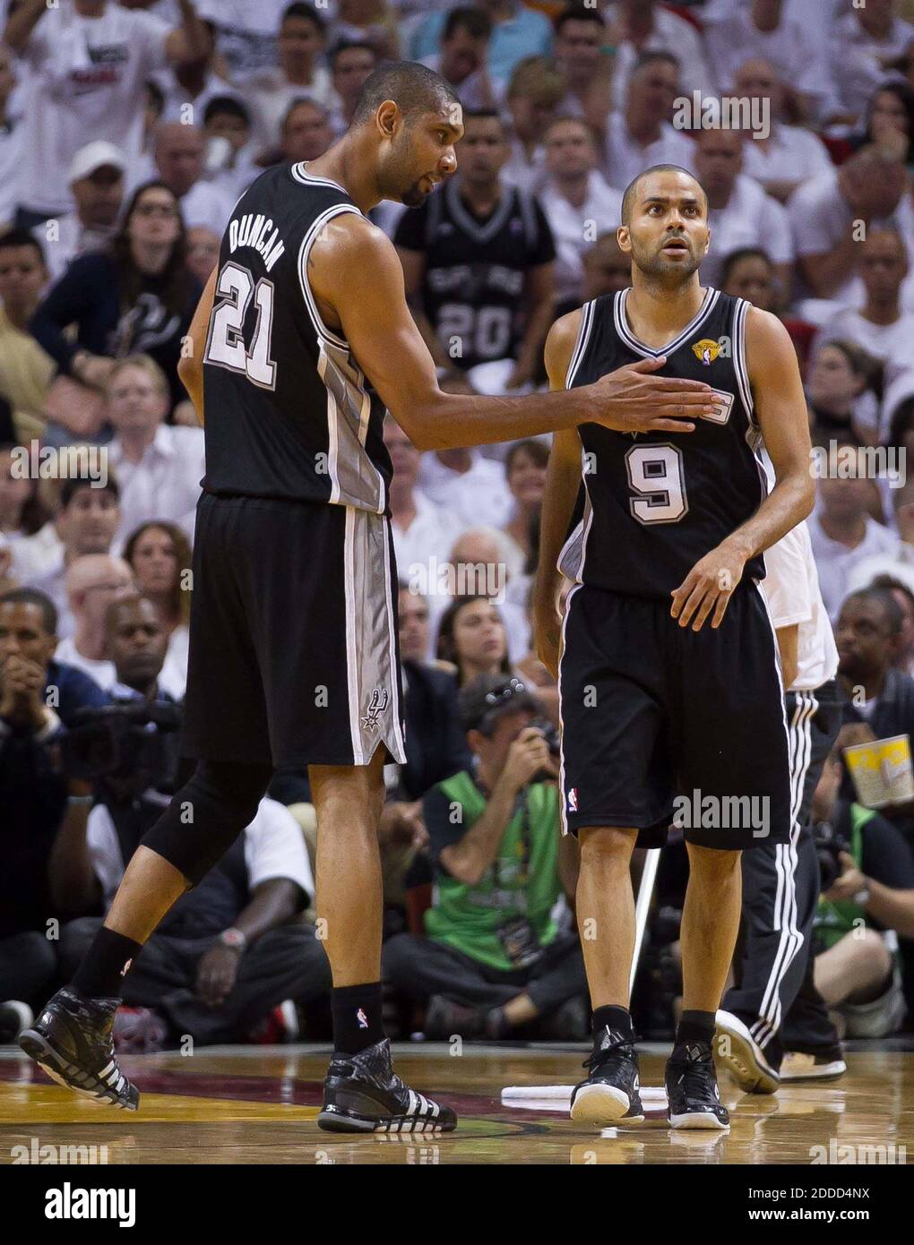 Making a layup hi-res stock photography and images - Alamy