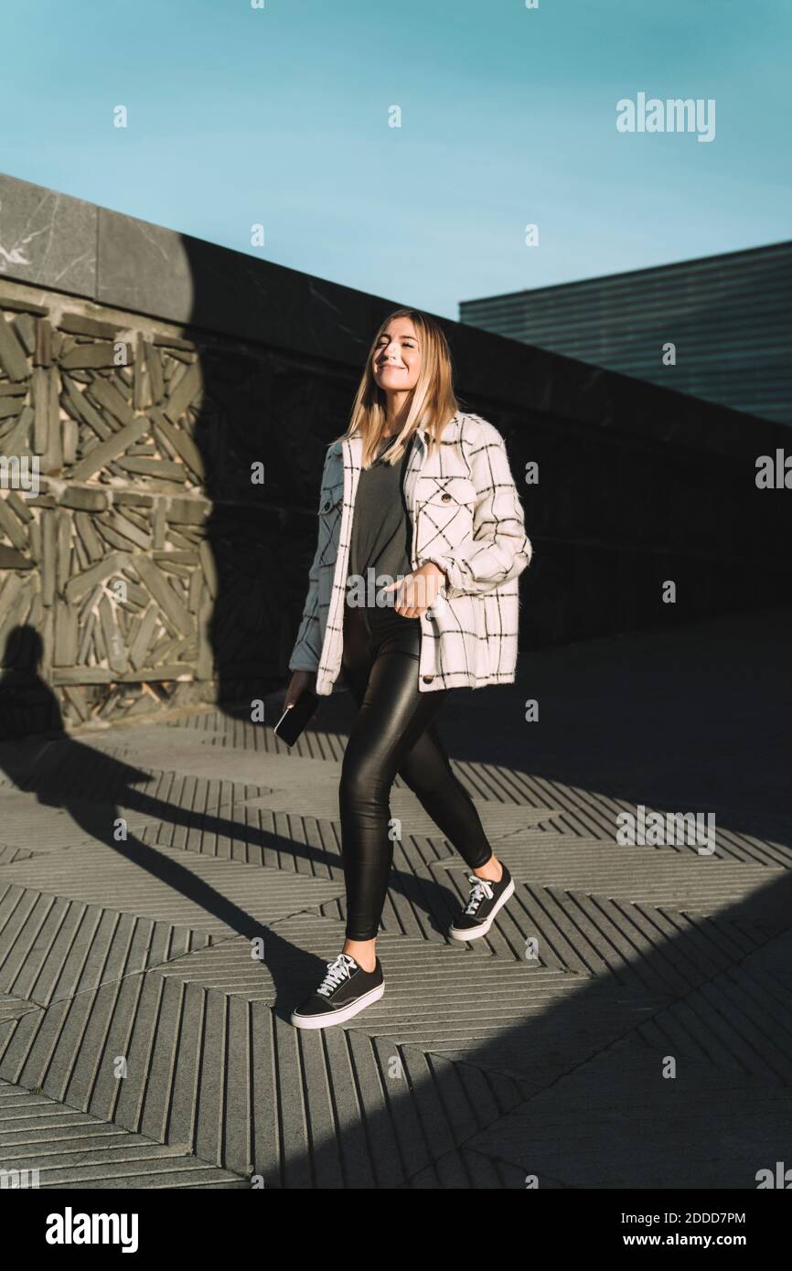 Confident woman walking on sunny hi-res stock photography and images ...