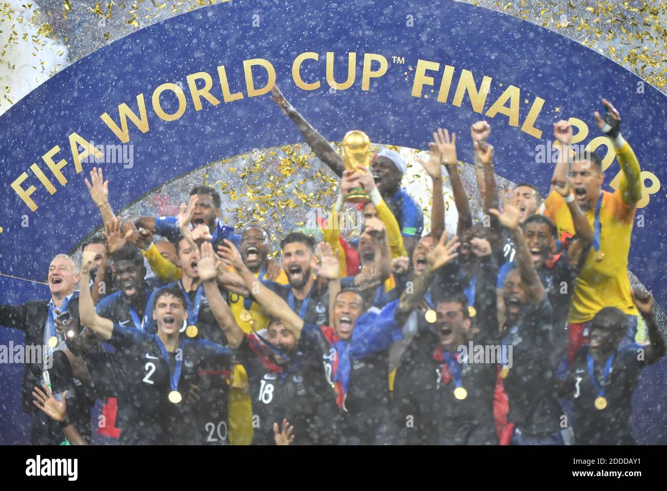 France's teammates lift the trophy after winning 4-2 the 2018 FIFA ...