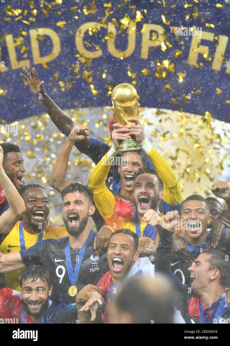 World cup trophy lift hi-res stock photography and images - Alamy