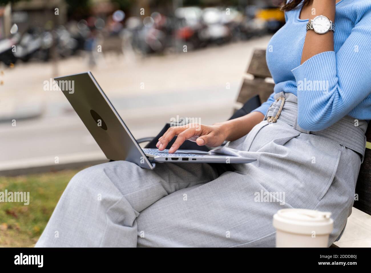 Asian woman sitting on bench hi-res stock photography and images - Alamy