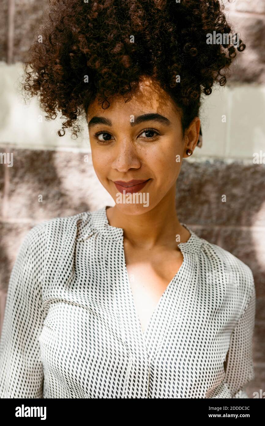 Woman standing smiling against hi-res stock photography and images - Alamy