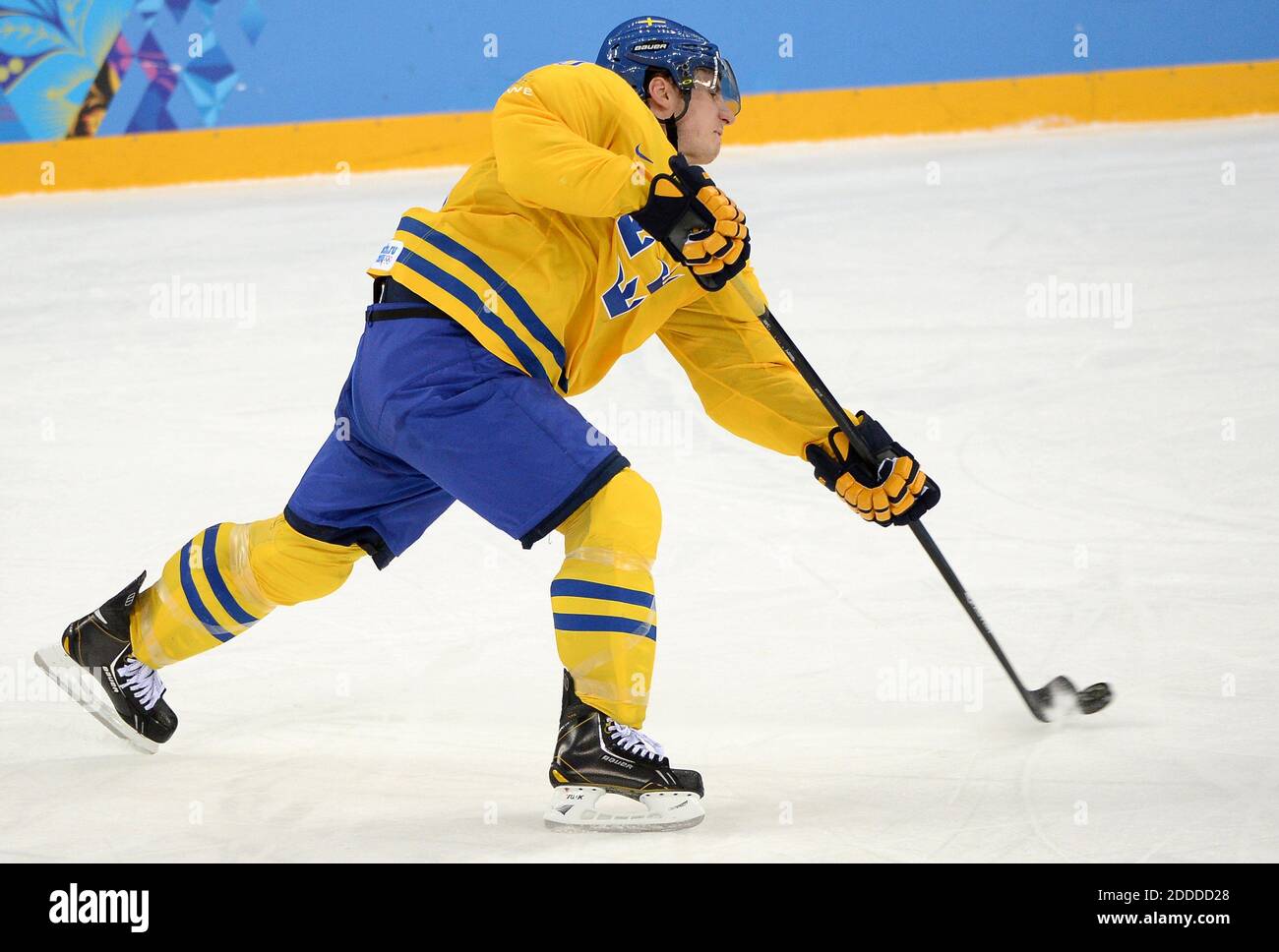 Slap shot hi-res stock photography and images - Alamy