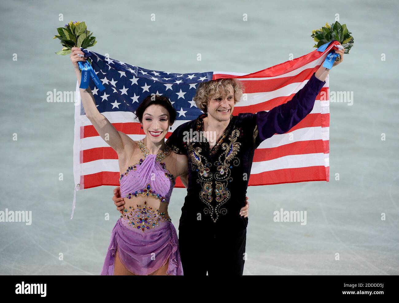 Meryl davis charlie white pose hi-res stock photography and images - Alamy