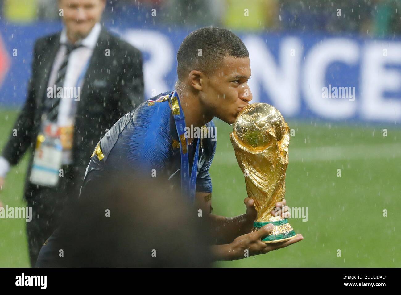 Kylian mbappe world cup trophy hi-res stock photography and images - Alamy