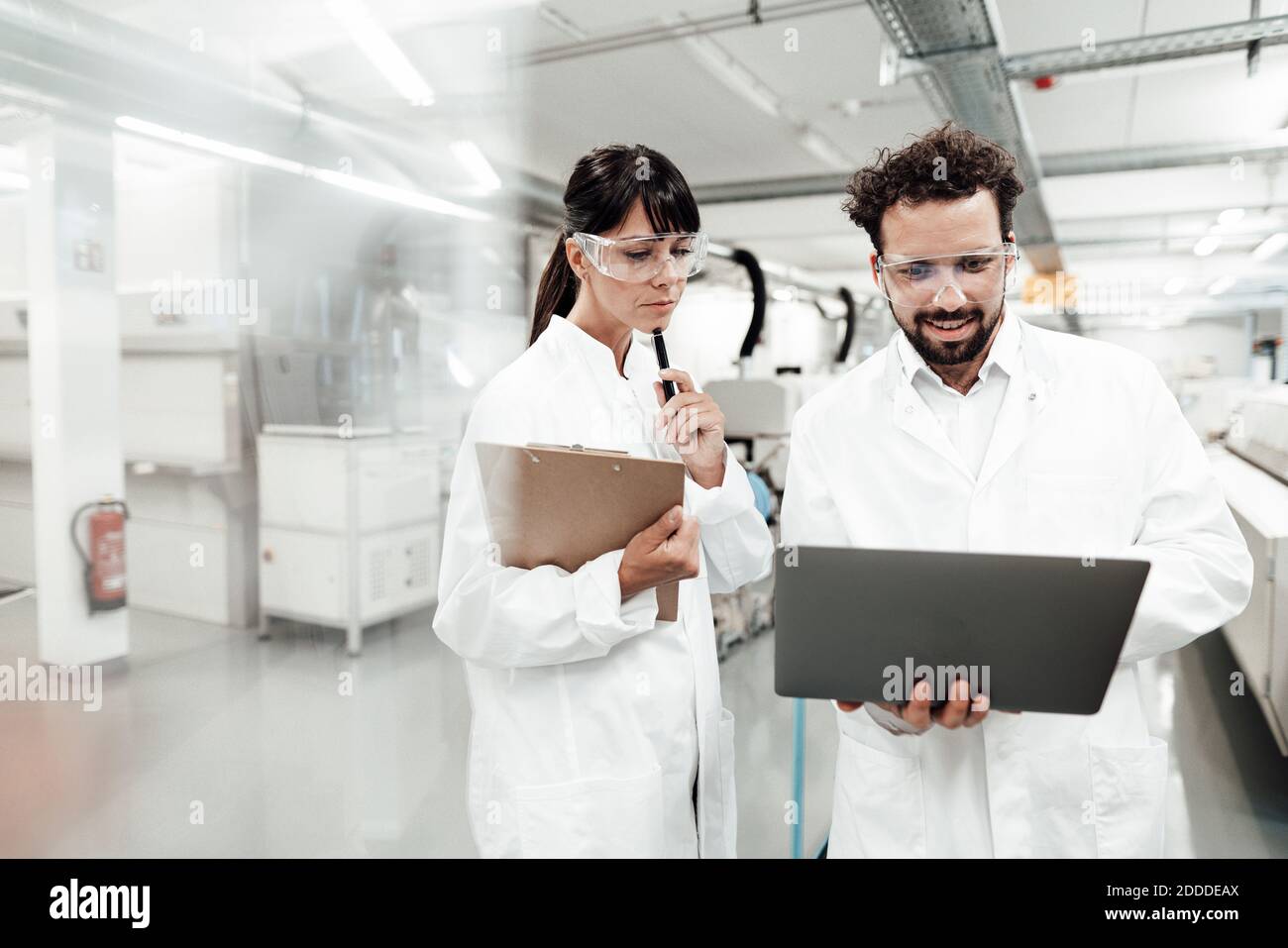 Technician in laboratory hi-res stock photography and images - Alamy