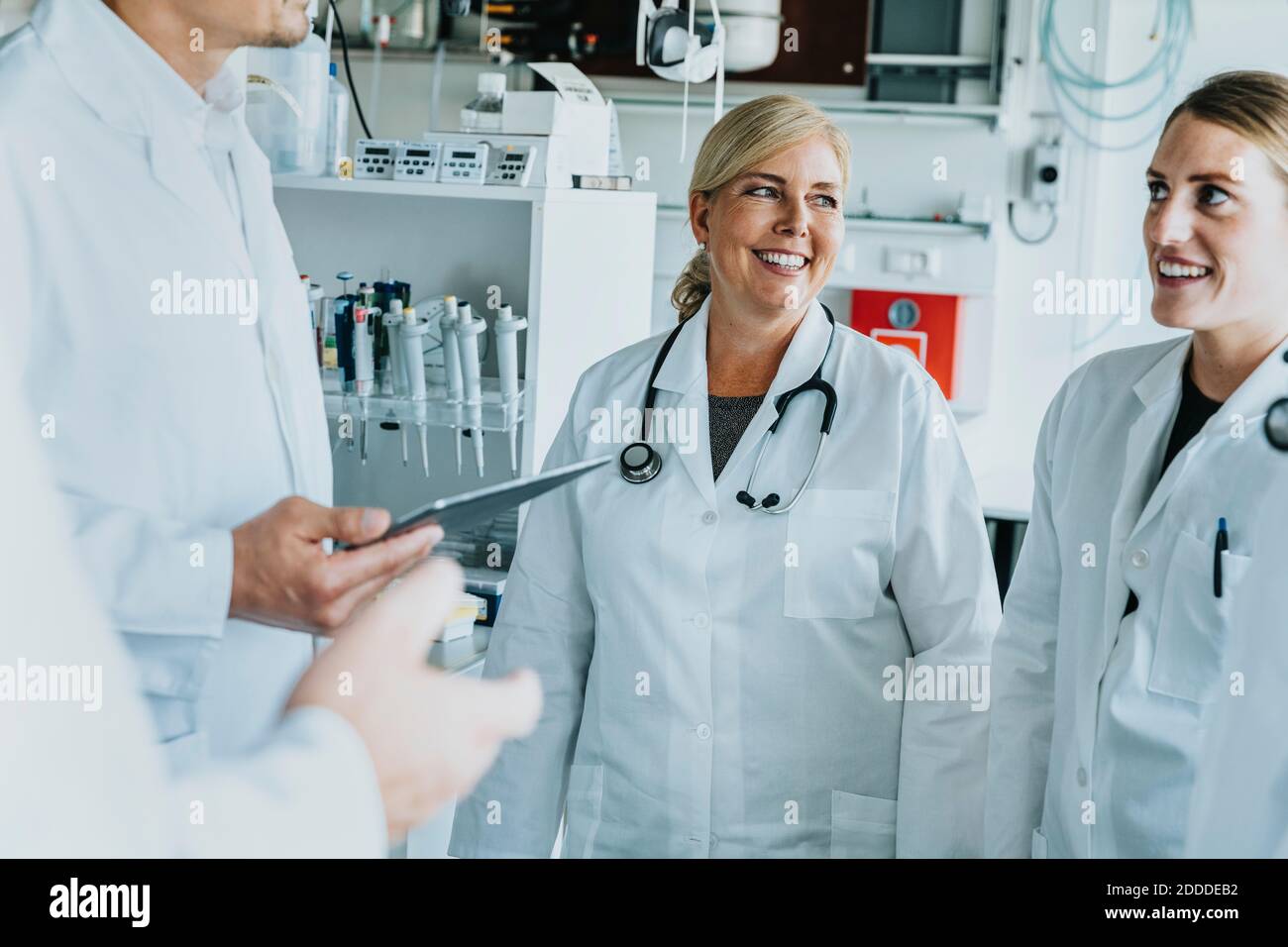 Male laboratory assistant hi-res stock photography and images - Alamy