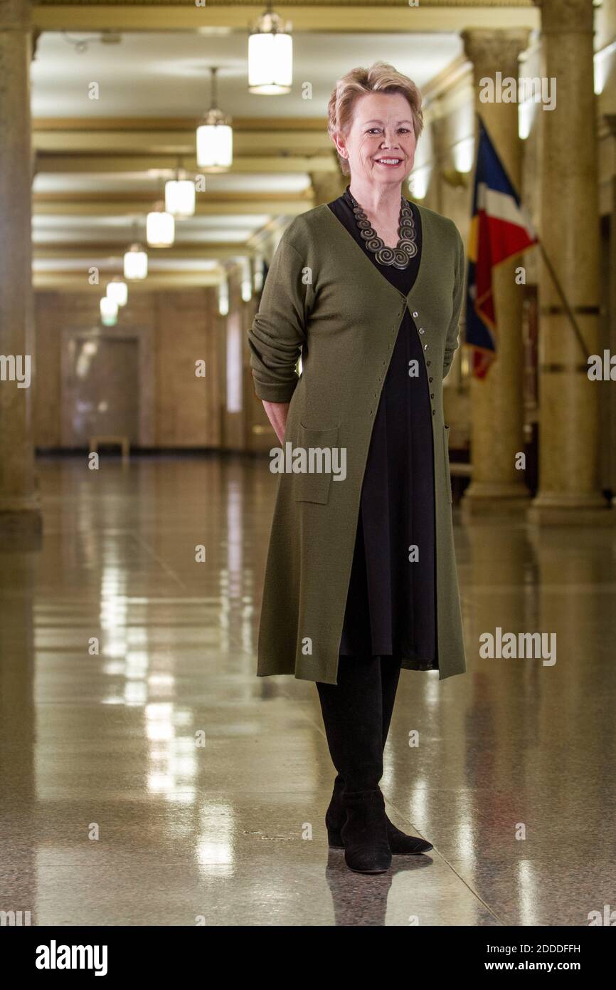 Guys and gals hi-res stock photography and images - Alamy