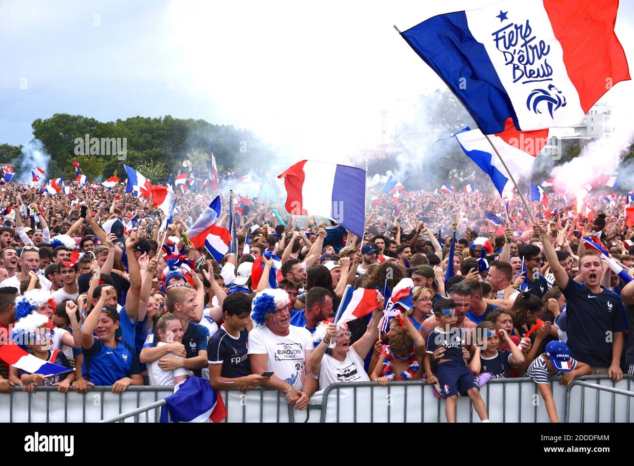 French football fans watch the World Cup final match between France and ...