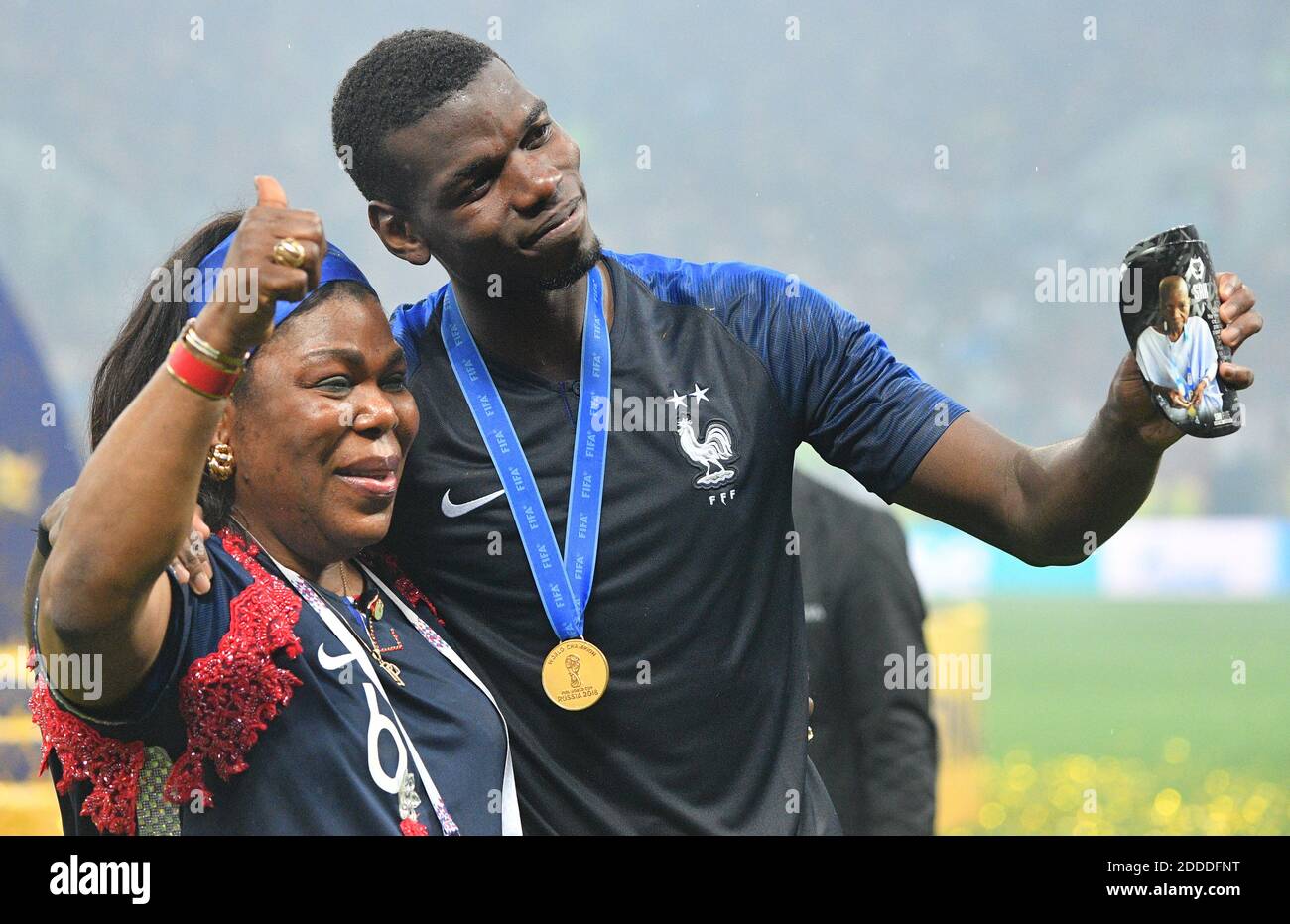 Paul pogba and his mother hi-res stock photography and images - Alamy