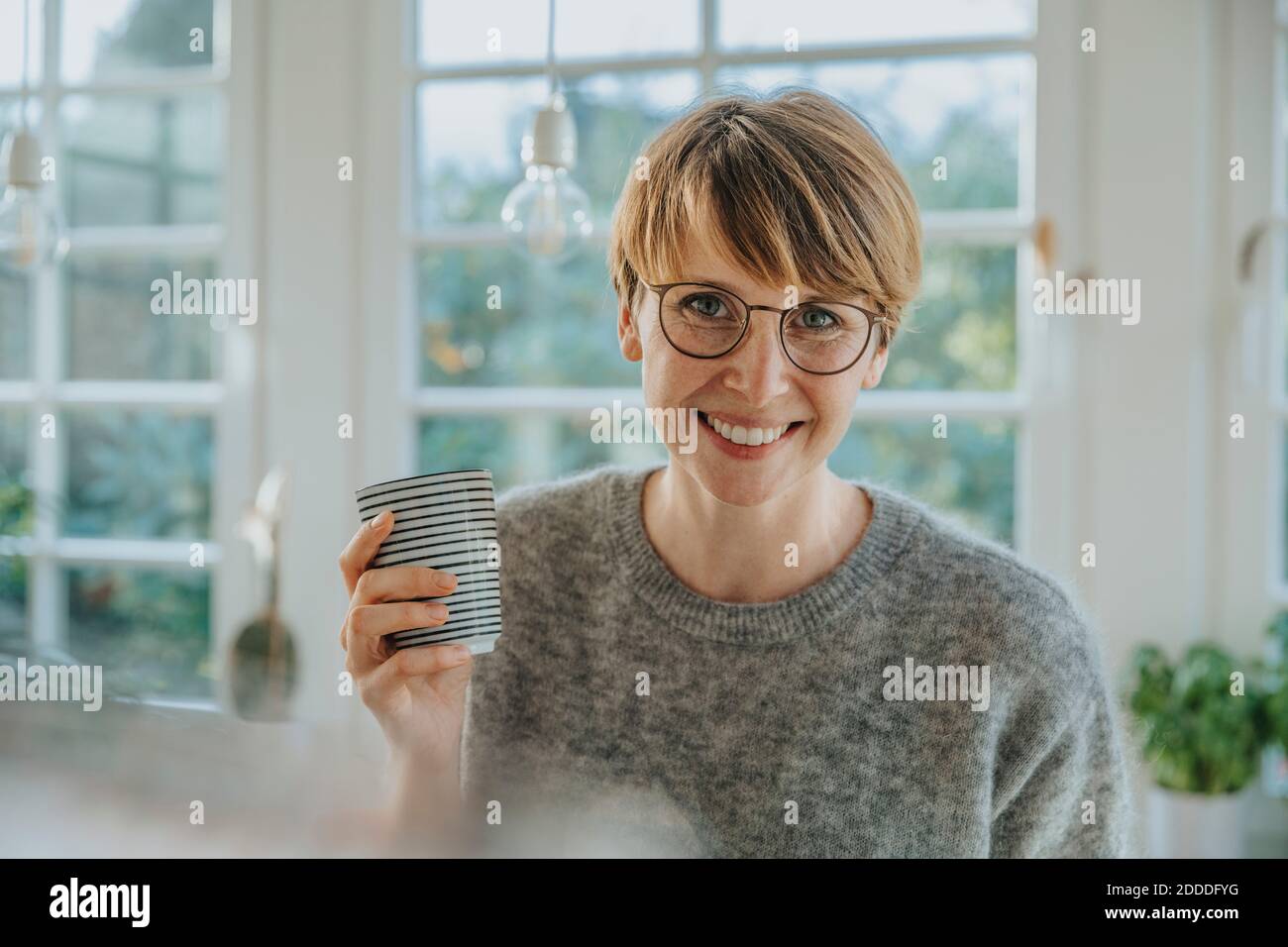 Woman smiling drinking tea 35 40 hi-res stock photography and images ...