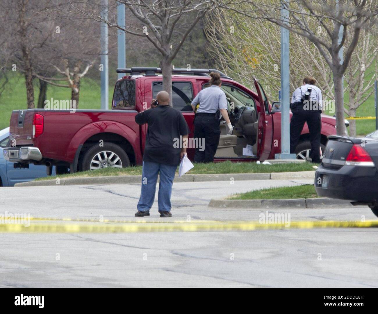 Crime scene investigators outside hi-res stock photography and images ...