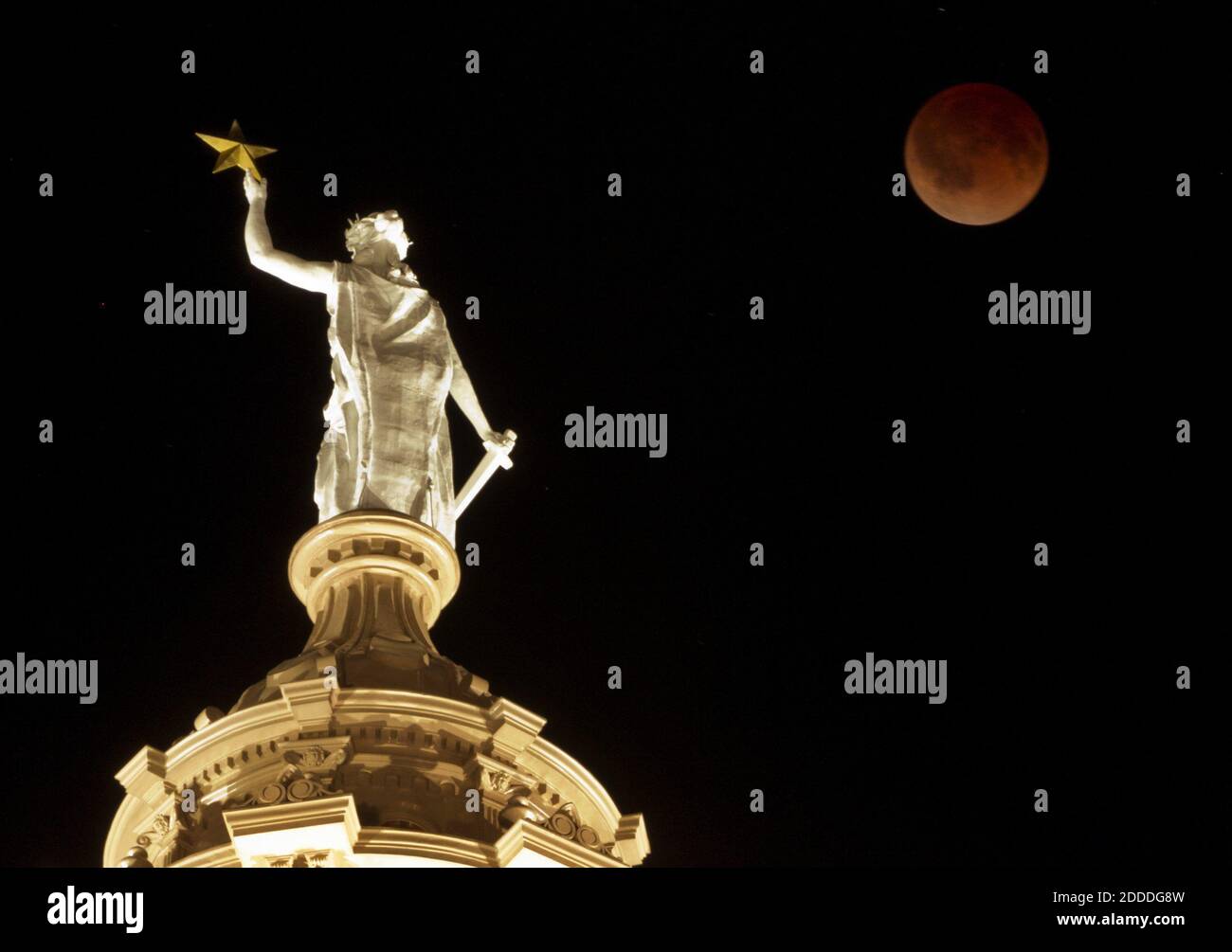 Total lunar eclipse in texas hi-res stock photography and images - Alamy
