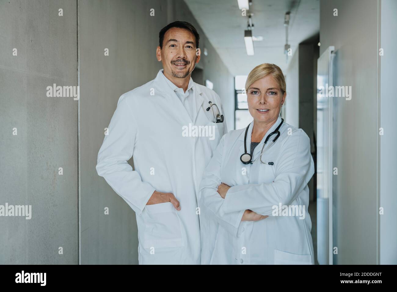 Asian female doctor scientist hi-res stock photography and images - Alamy