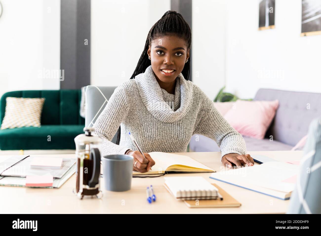 African student writing desk hi-res stock photography and images - Alamy