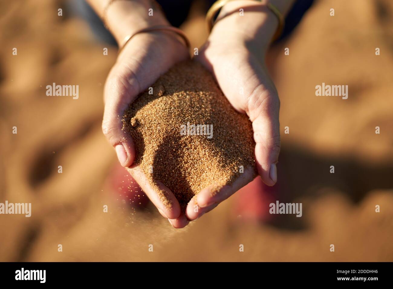 Hands on sand hi-res stock photography and images - Alamy