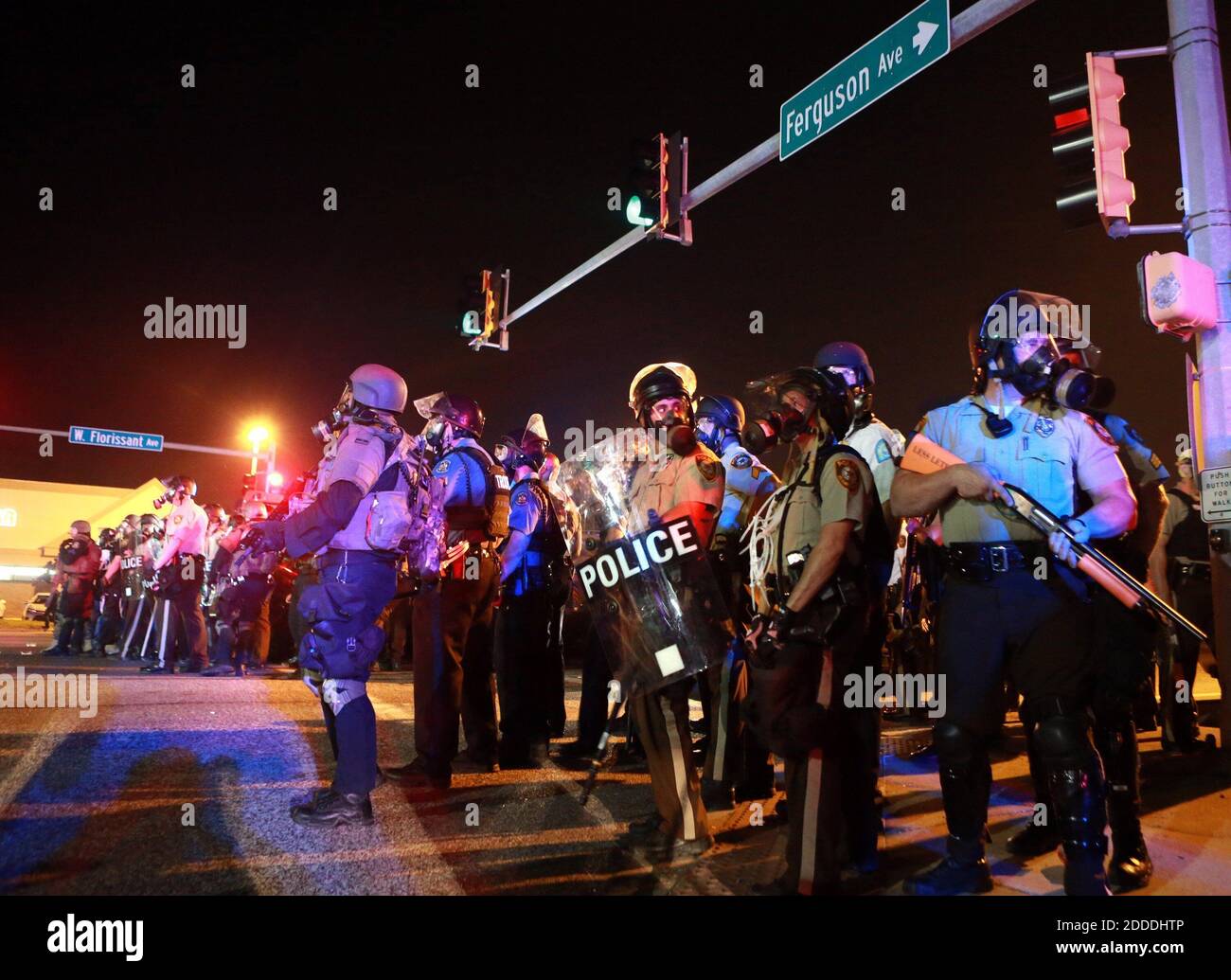 Police dispersing hi-res stock photography and images - Alamy