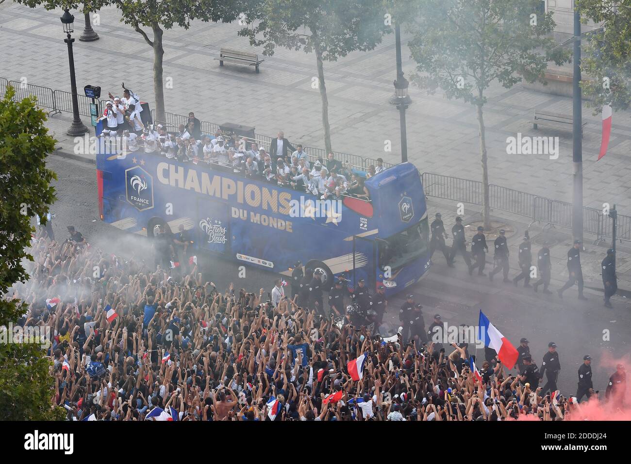 The Bus of France's World Cup Winning Team Parade Down The Champs ...