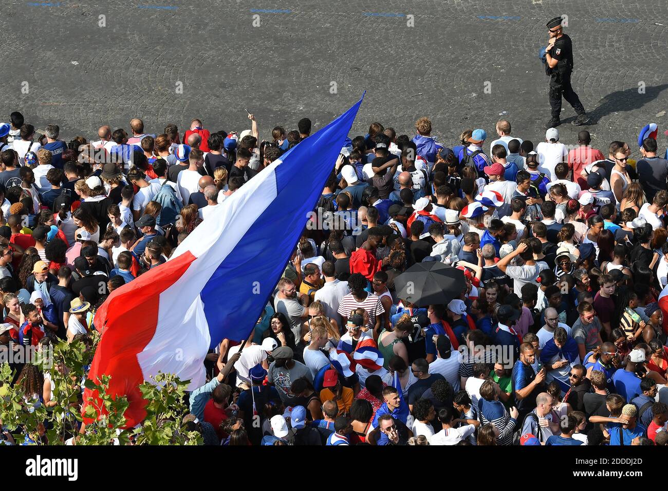 The Bus of France's World Cup Winning Team Parade Down The Champs ...