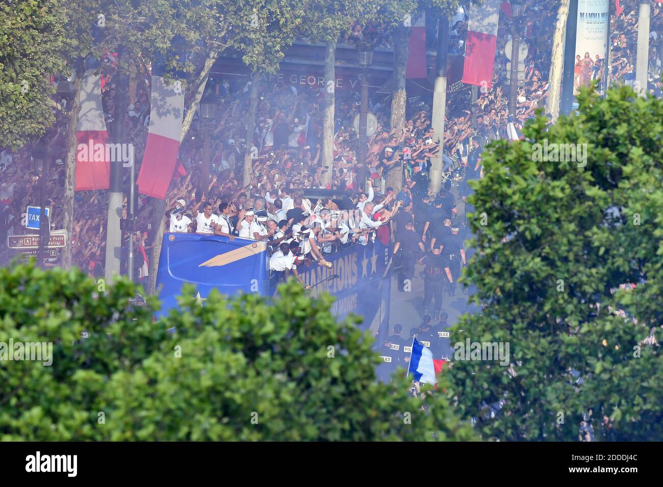 The Bus of France's World Cup Winning Team Parade Down The Champs ...