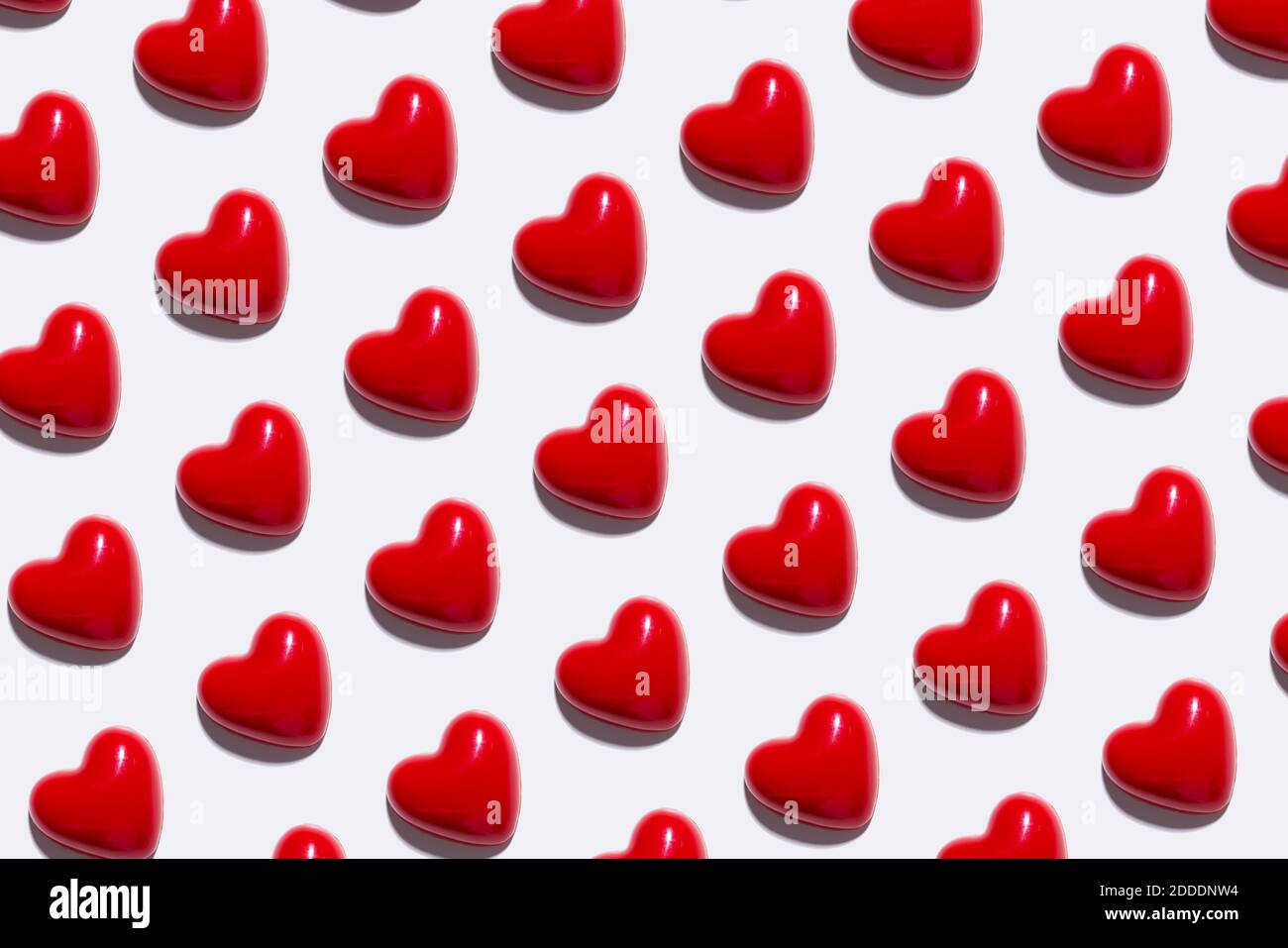 Pattern of red hearts against white background Stock Photo - Alamy