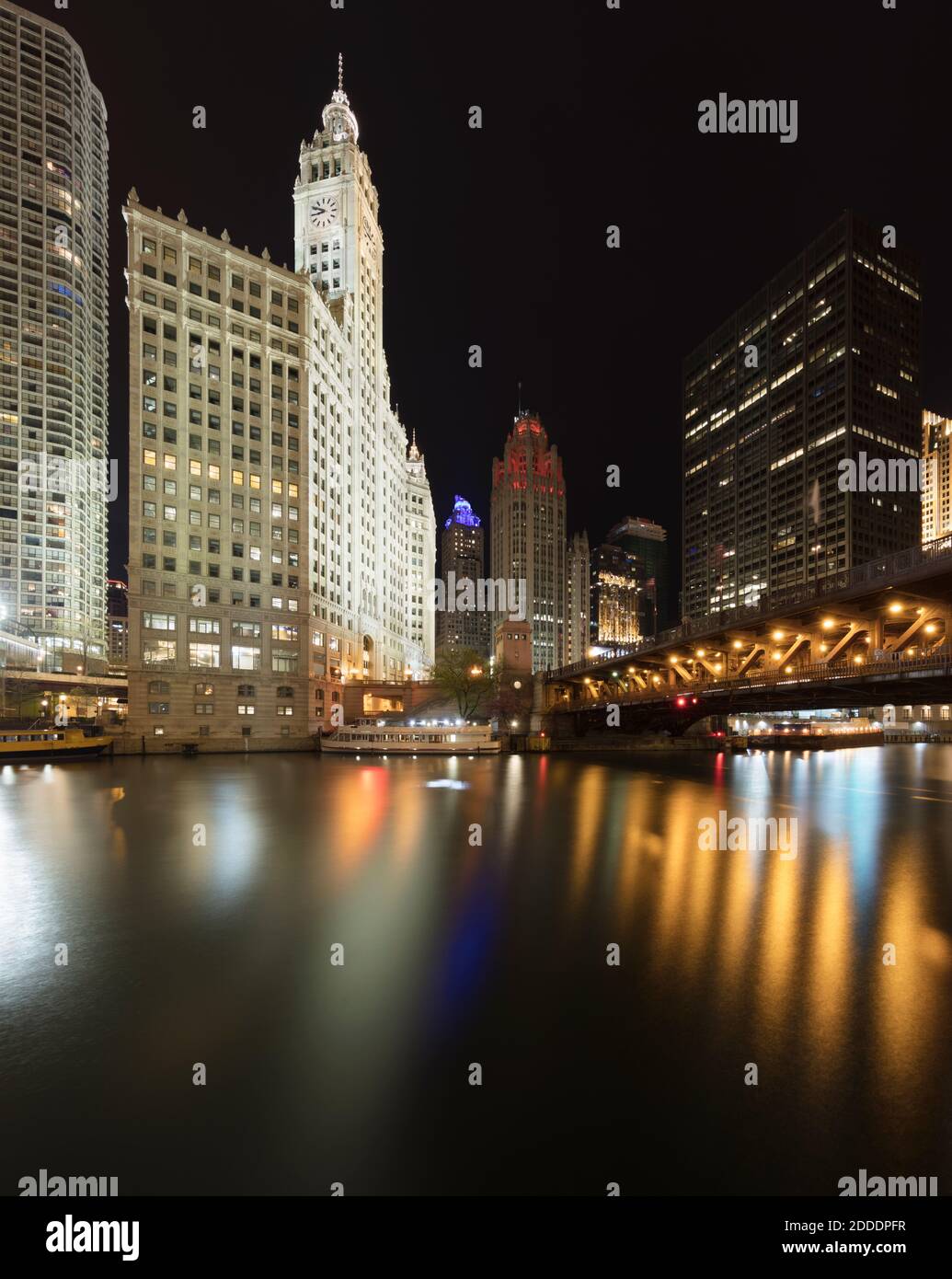 Dusable bridge over river with urban at night skyline hi-res stock ...