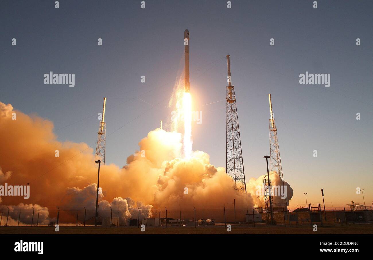 Deep space climate observatory hi-res stock photography and images - Alamy