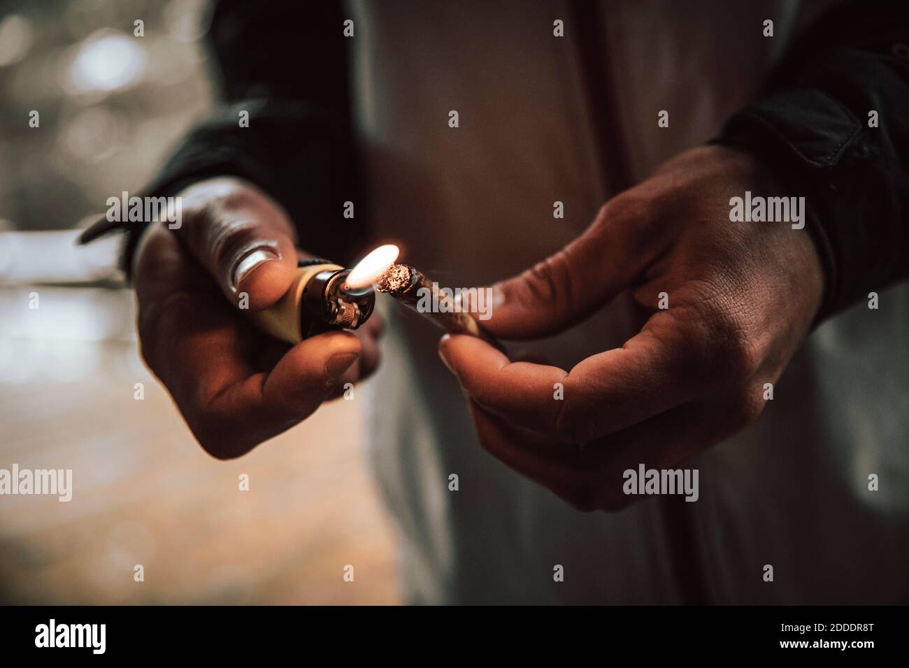 Man lighting cigarette hi-res stock photography and images - Alamy