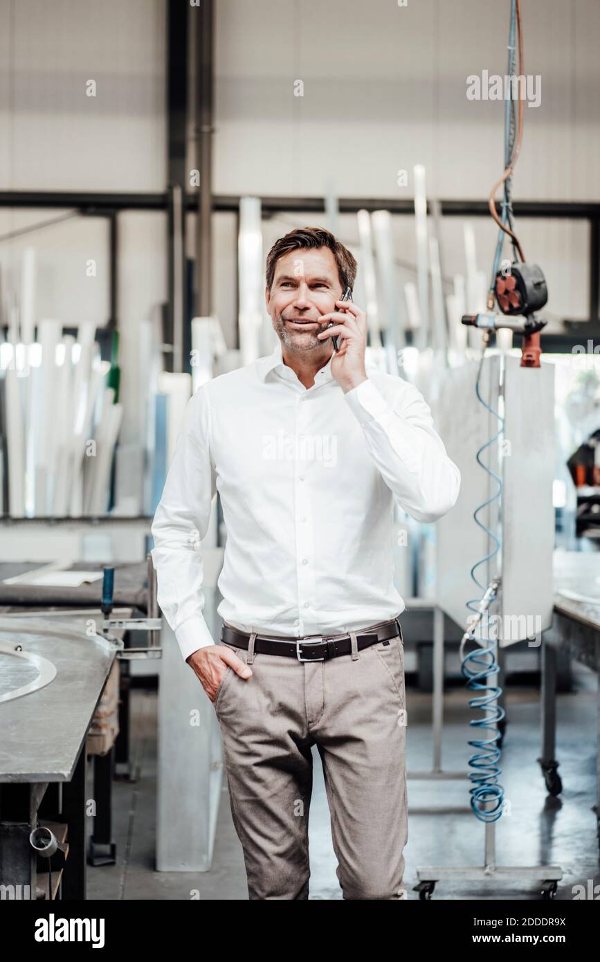 Engineer in smart factory using hi-res stock photography and images - Alamy