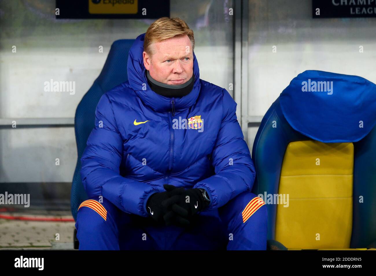 Ronald koeman barcelona player hi-res stock photography and images - Alamy
