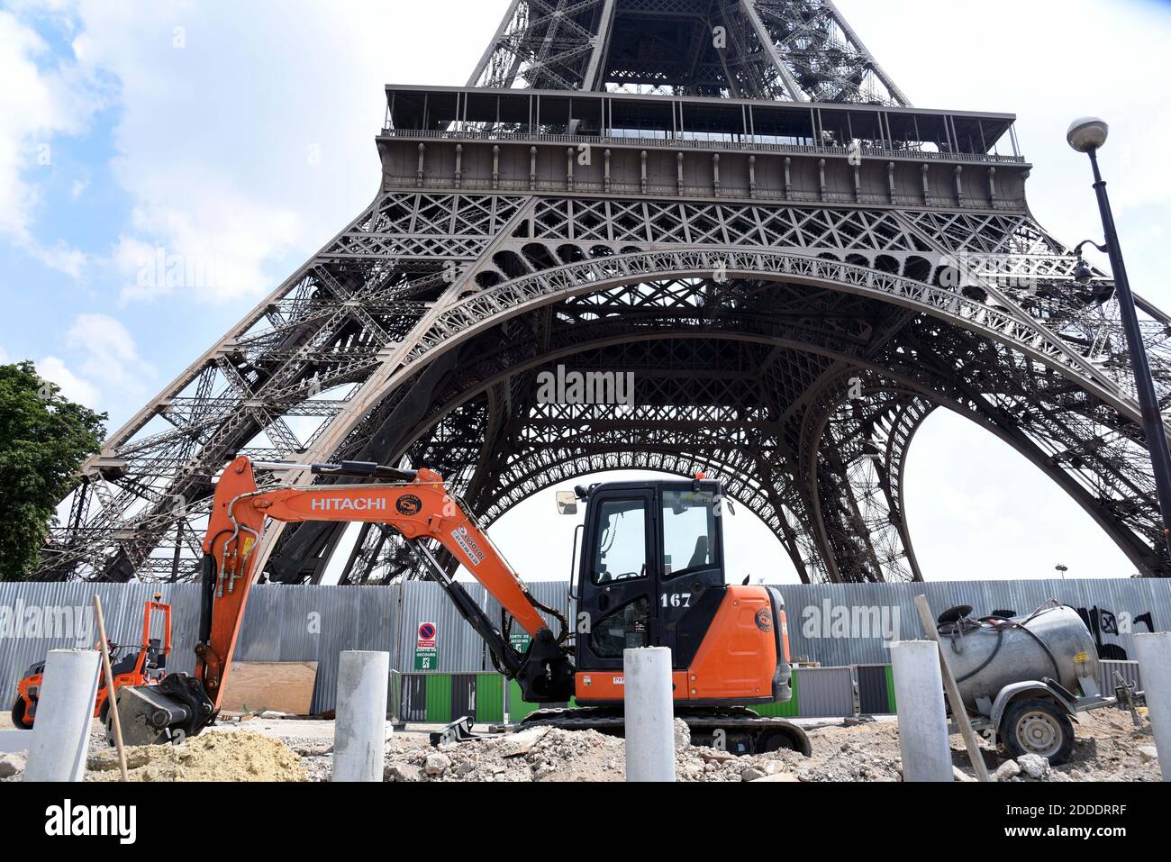 A bullet-proof glass wall is to be built around the base of the Eiffel ...