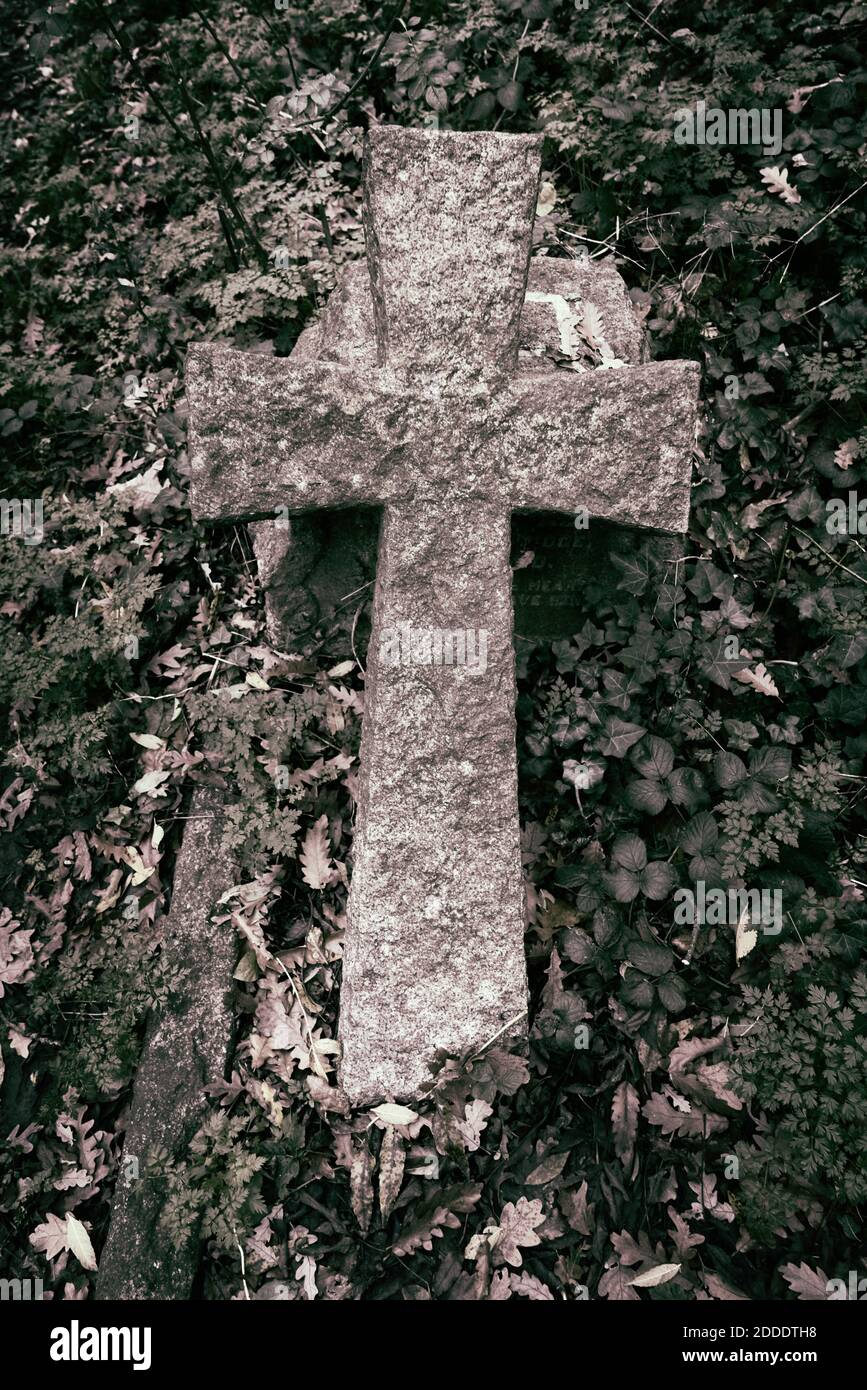 Toppled tombstone hi-res stock photography and images - Alamy