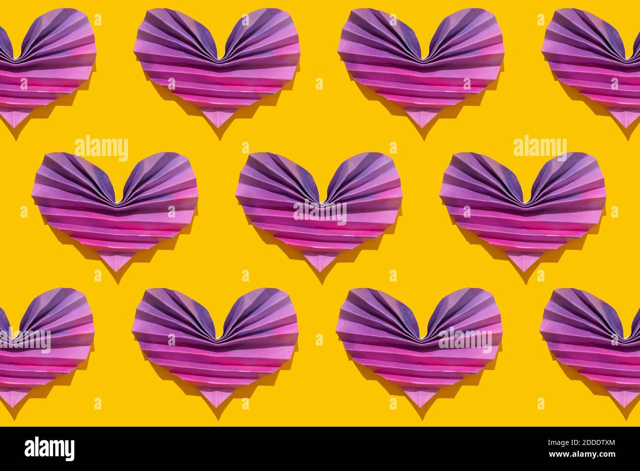 Pattern of pink and purple origami hearts Stock Photo - Alamy