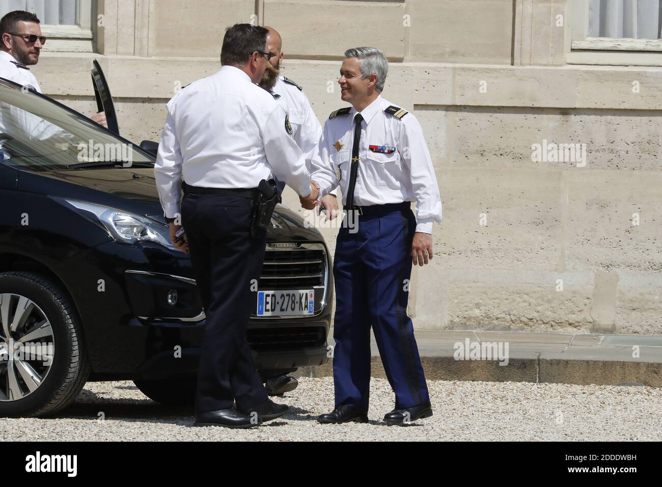 Colonel Lionel Laverne head of GSPR leaving the Elysee Palace following the French Weekly ...