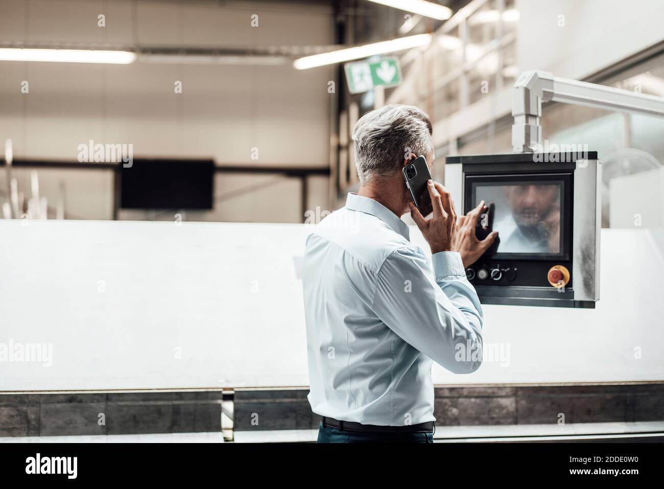 Smart operating business hi-res stock photography and images - Alamy