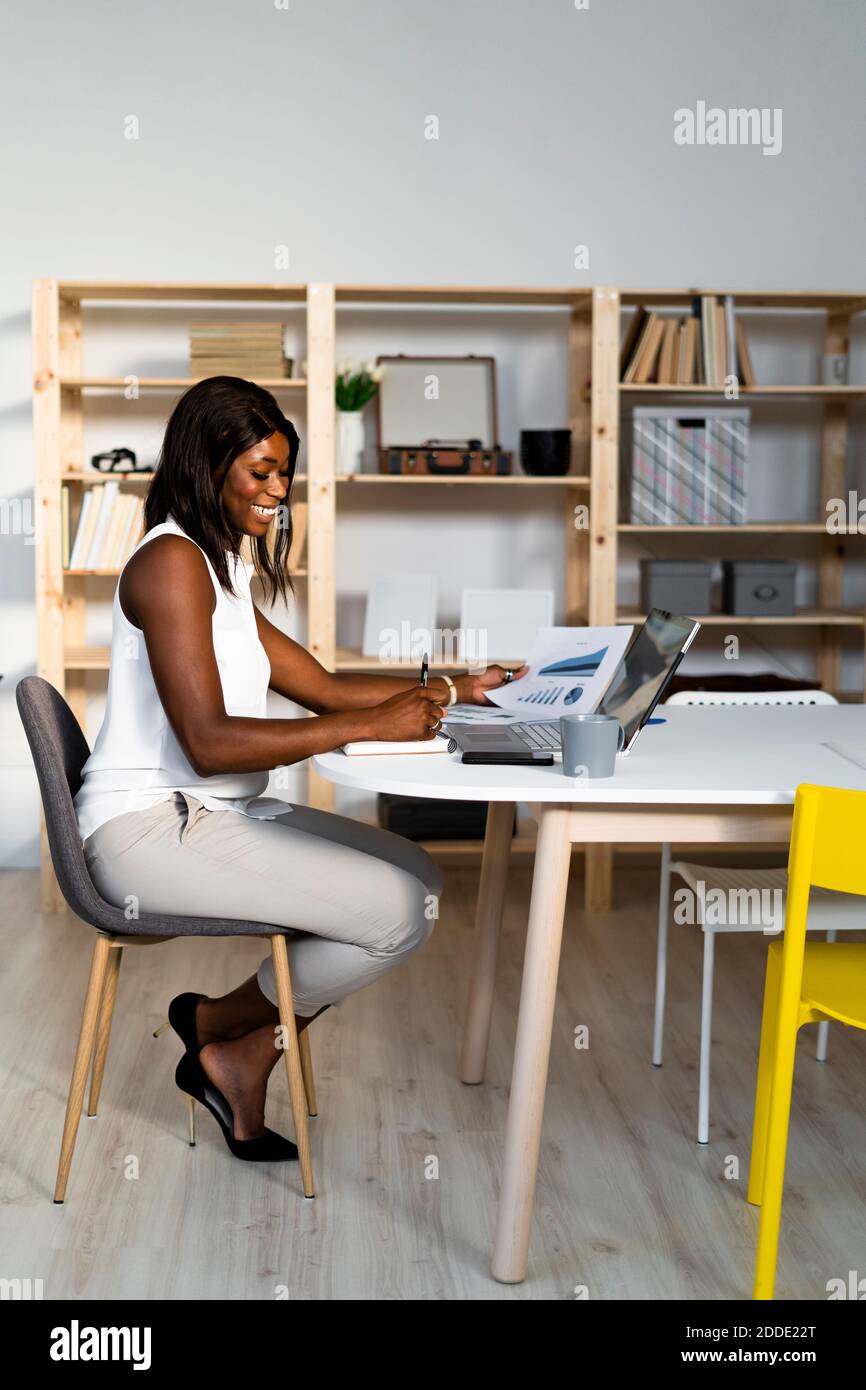 Positive african american woman office hi-res stock photography and ...