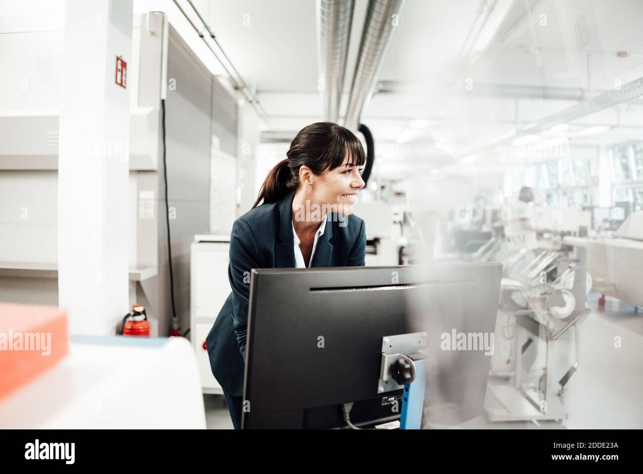 Person standing in front of screen hi-res stock photography and images ...