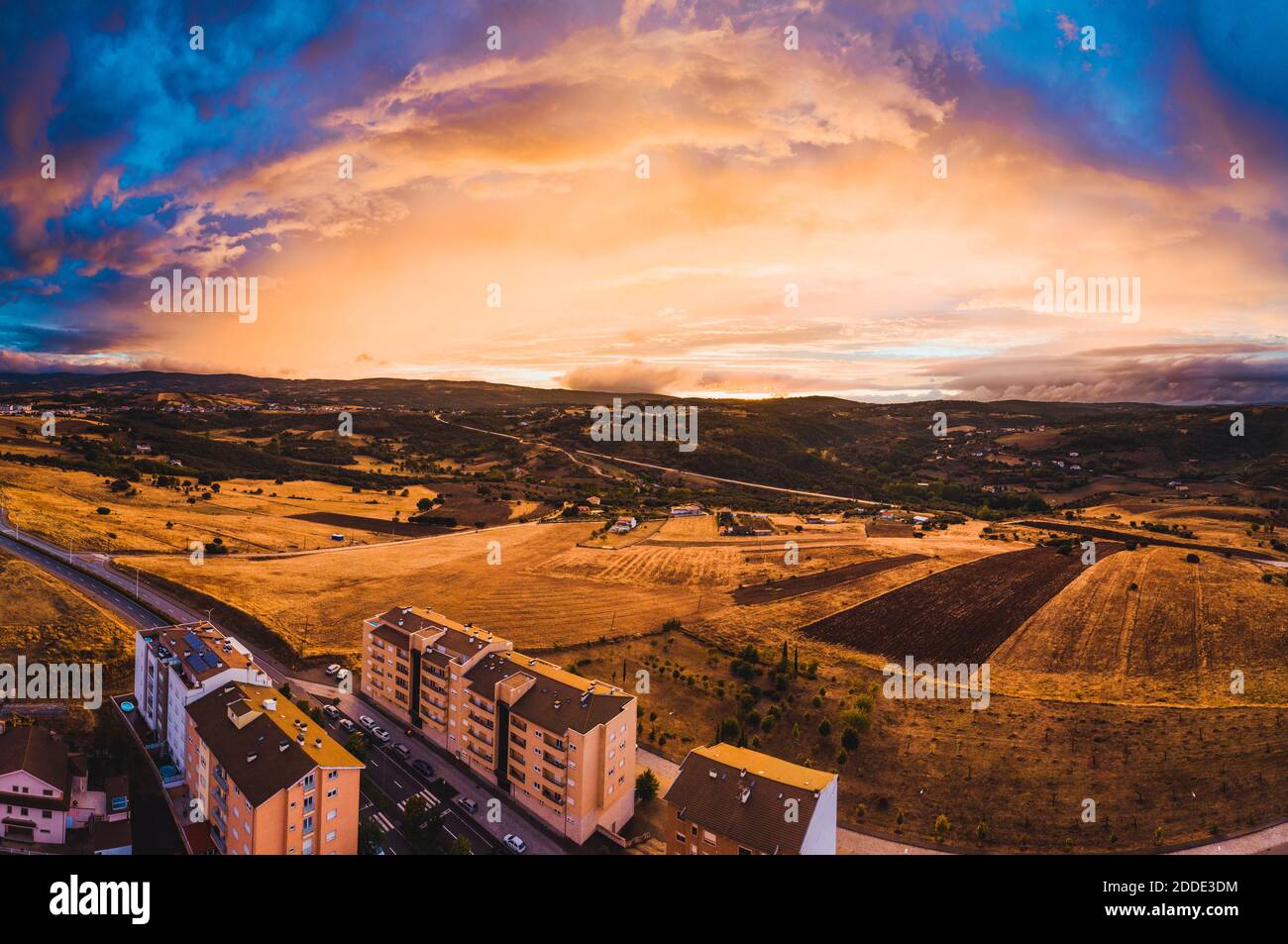 Sunset above city hi-res stock photography and images - Alamy